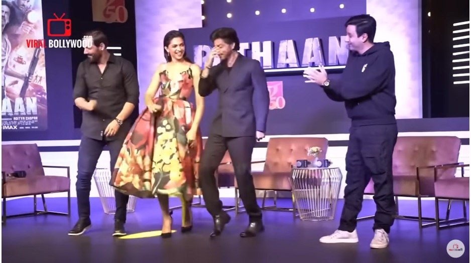 ‘Pathaan’ Shah Rukh Khan parle enfin du film, danse avec Deepika Padukone et John Abraham | TOP ...